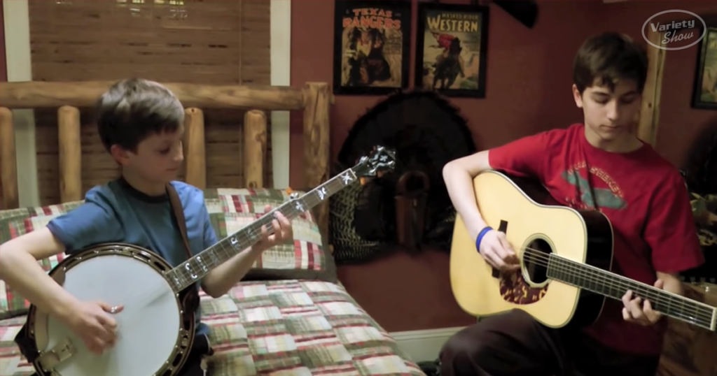 9-Year & His Brothers Entrance With Unbelievable ‘Dueling Banjos ...