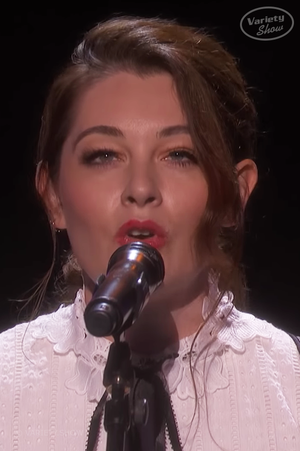 Once Self-Conscious Deaf Singer Inspires Simon To Rise To His Feet ...