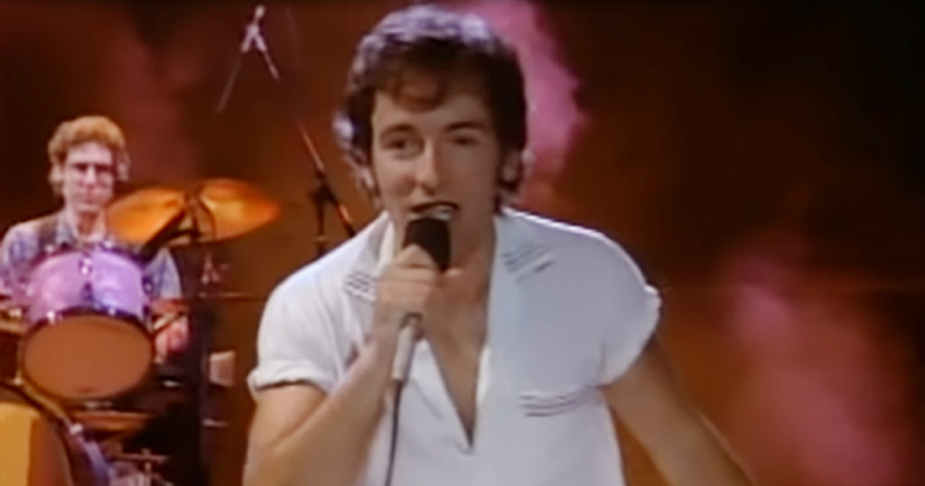 Bruce Springsteen Dances With Courtney Cox In This ’80s Hit – Variety Show