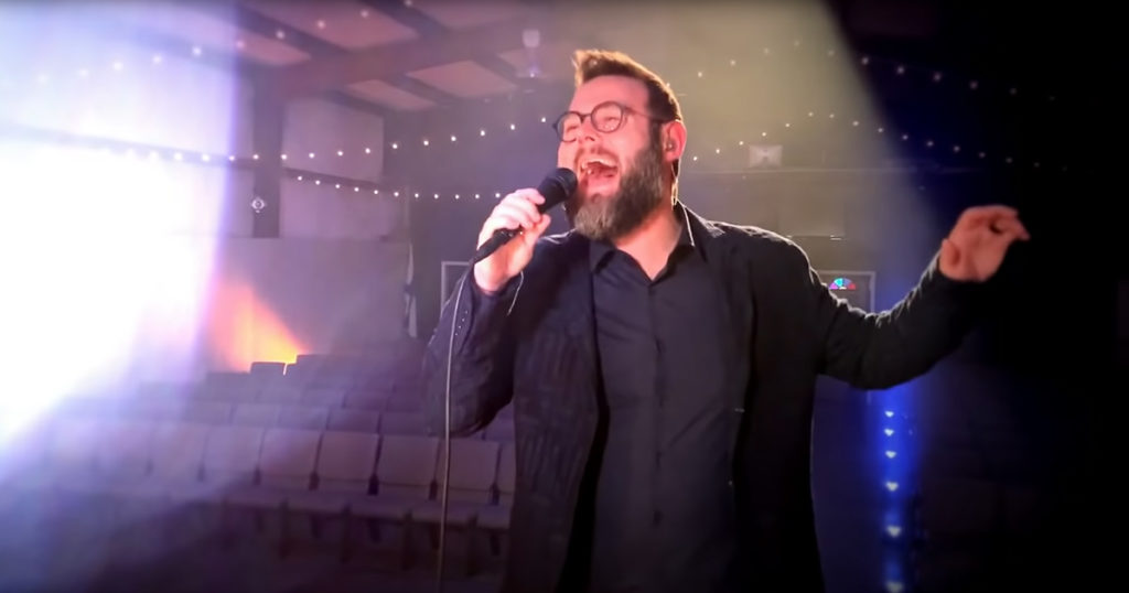The Voice Winner Sings Emotional “I Can Only Imagine” During Finale ...