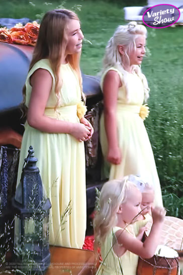 2 Sisters Deliver Joyous Rendition of Classic Hymn - Variety Show
