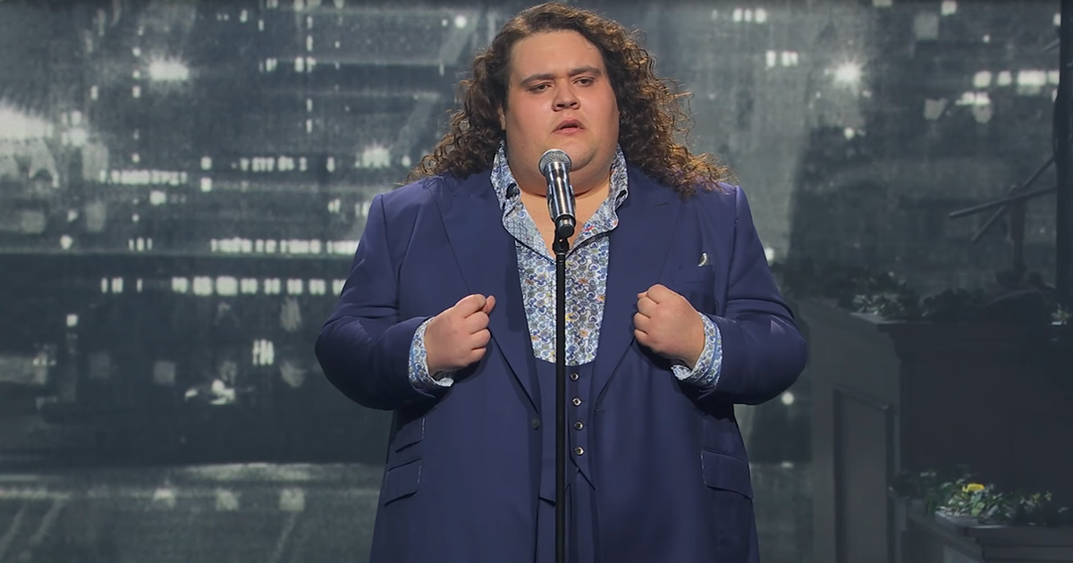 Famous Tenor Jonathan Antoine Sings Sweetly a Rendition of “Moon River ...