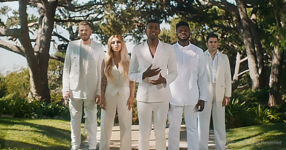Sit back and listen to the amazing sounds of Pentatonix singing ...