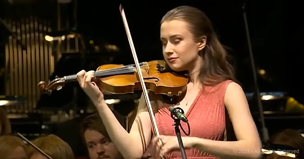 Violin string snaps mid-performance - Variety Show