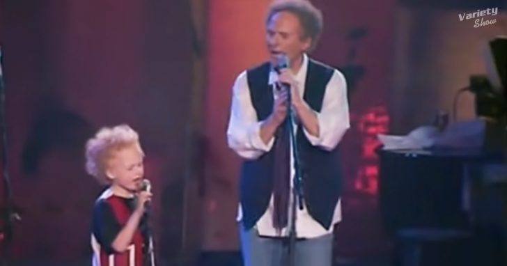 Son of Art Garfunkel joins his performance and steals the show ...