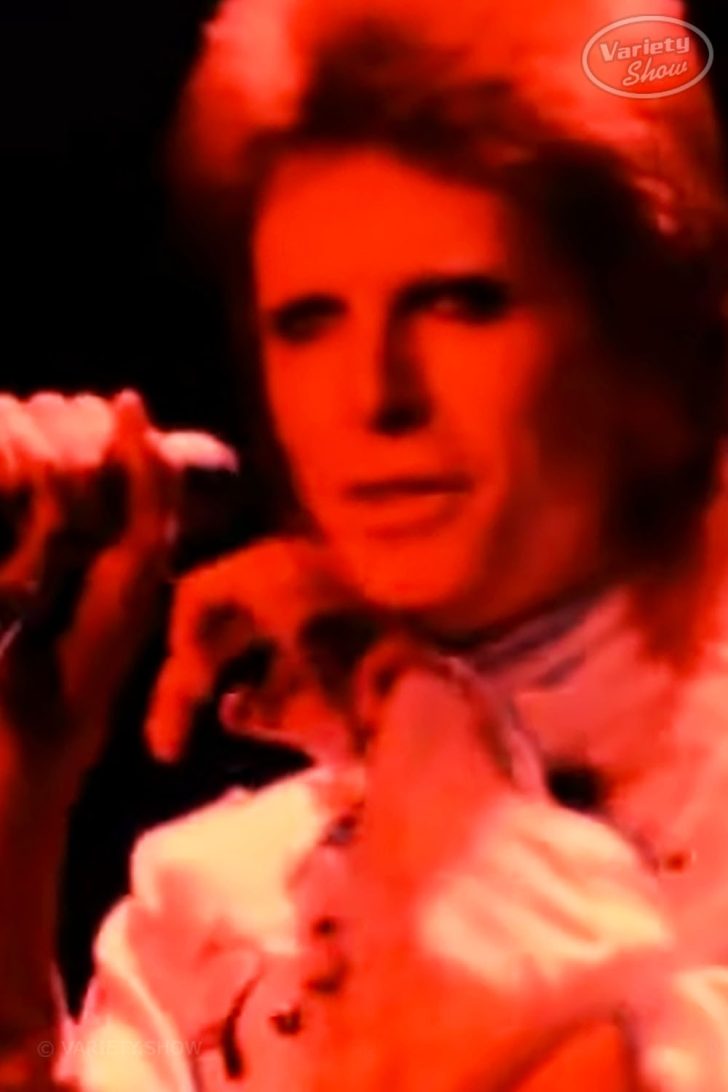 Relive David Bowie’s incredible “Ziggy Stardust” performance from 1979 ...