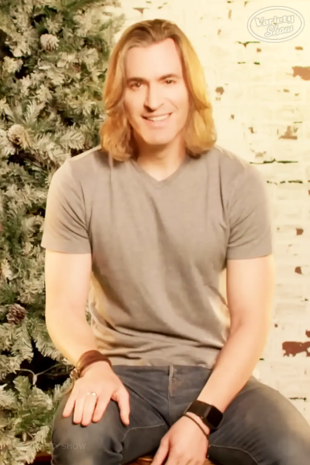 Deep Bass Singer SLEIGHS ‘White Christmas’ with His Powerful Voice ...